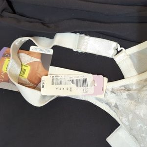 Cabernet | Intimates & Sleepwear | Nwtcabernet White Lace Bra | Poshmark